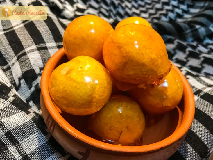 Bala de coco caramelizada (bala baiana) - Cada Receita