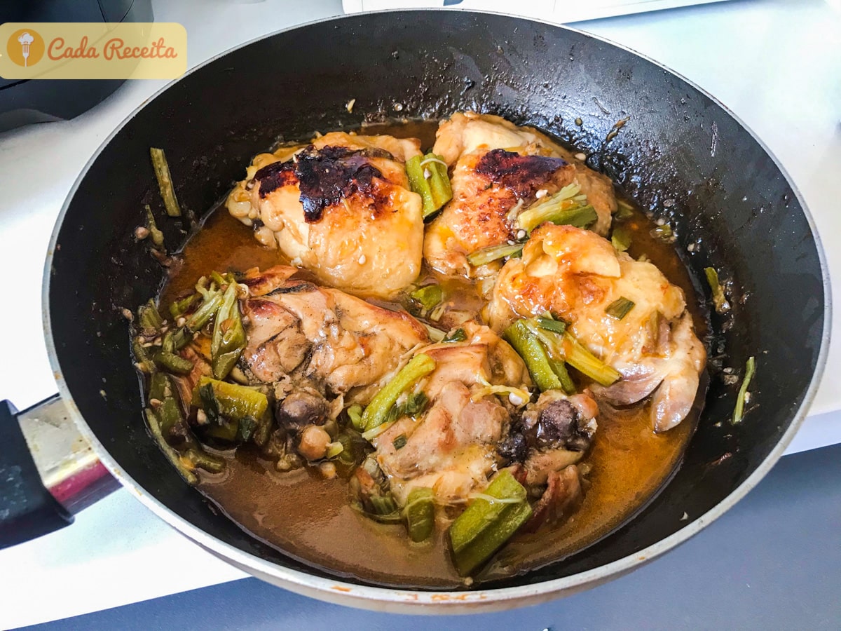 Frango com quiabo mineiro delicioso - Cada Receita