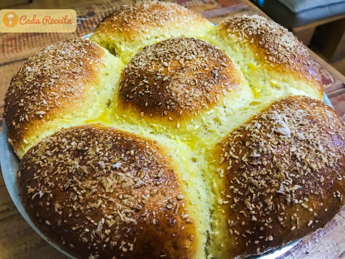 Pão de coco caseiro, fofinho e imperdível - Cada Receita