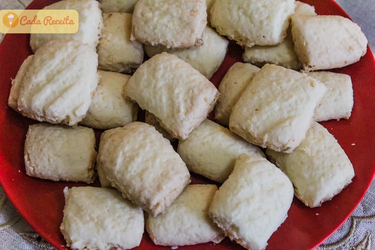 Sequilho de coco muito prático e delicioso - Cada Receita