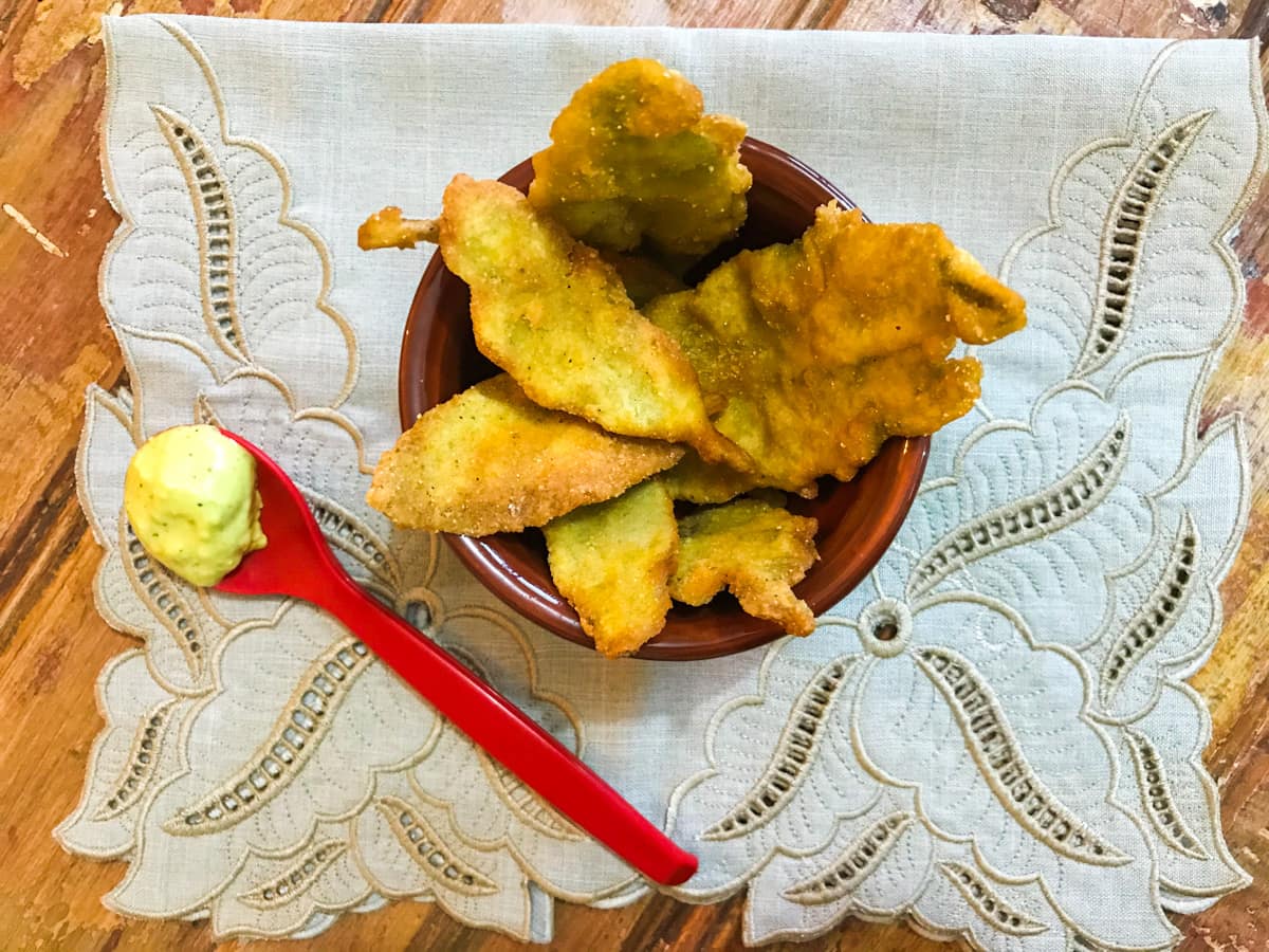 Peixinho da horta empanado e frito - Cada Receita